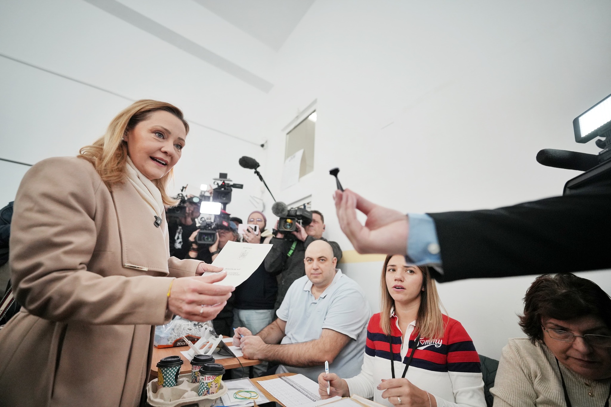 Elena Lasconi, USR candidate in the presidential elections, has entered the second round ...